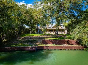 302 Guadalupe River Dr, Seguin, TX 78155 - HAR.com