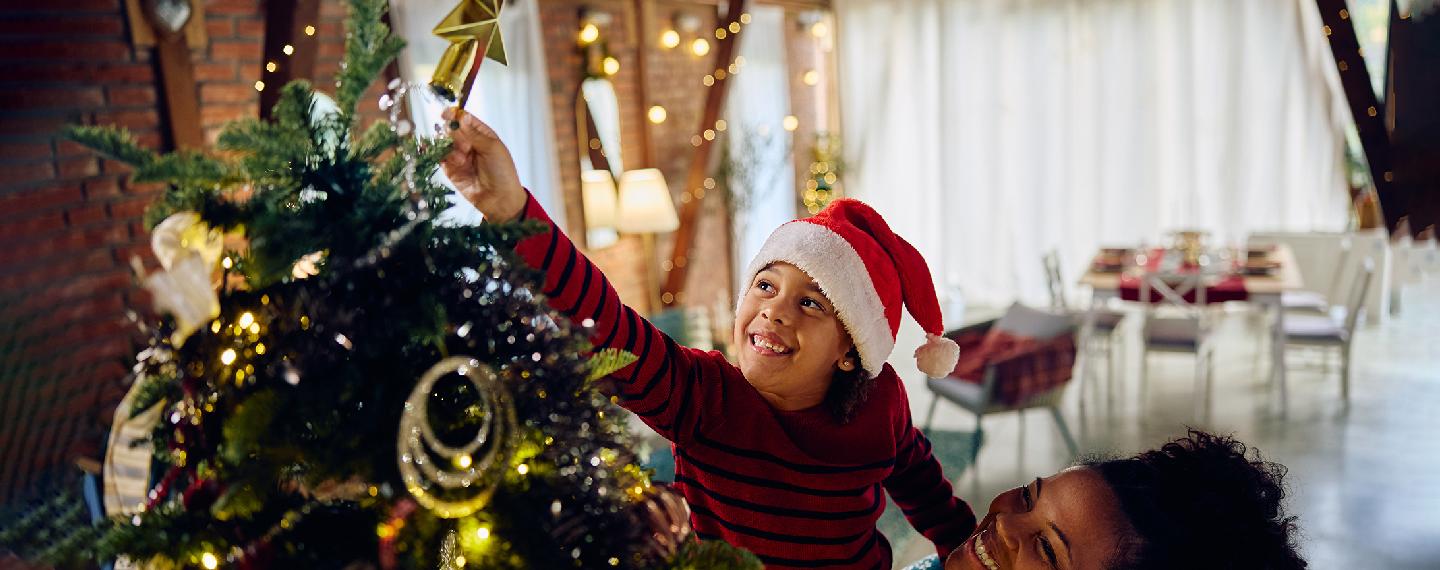 Create a Stunning Christmas Tree Centerpiece - HAR.com